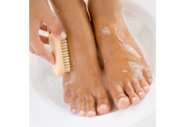 10 home remedies to refresh your feet, inside out during monsoon!